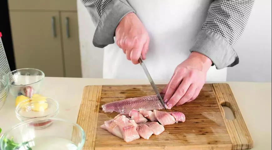 Foto de stock Receta de cocina: chuletas de Pike, paso número 1