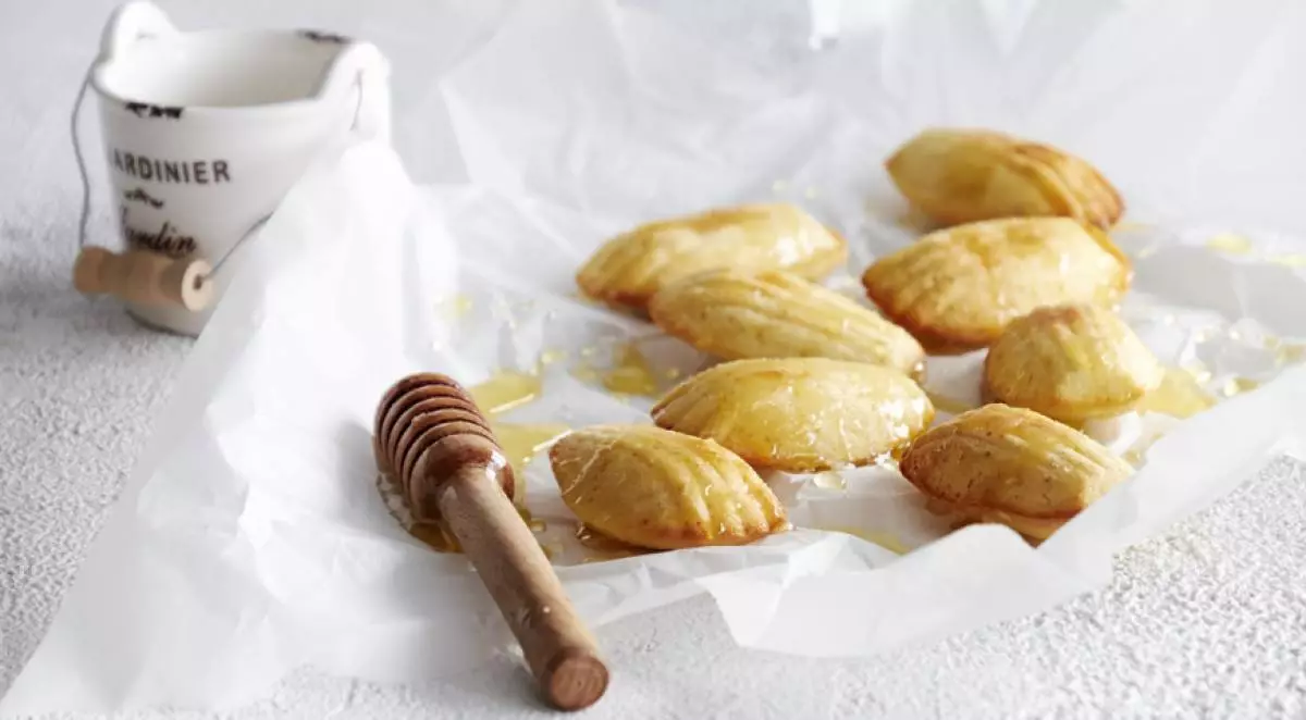 Honey Cookies in Madeleine სტილი