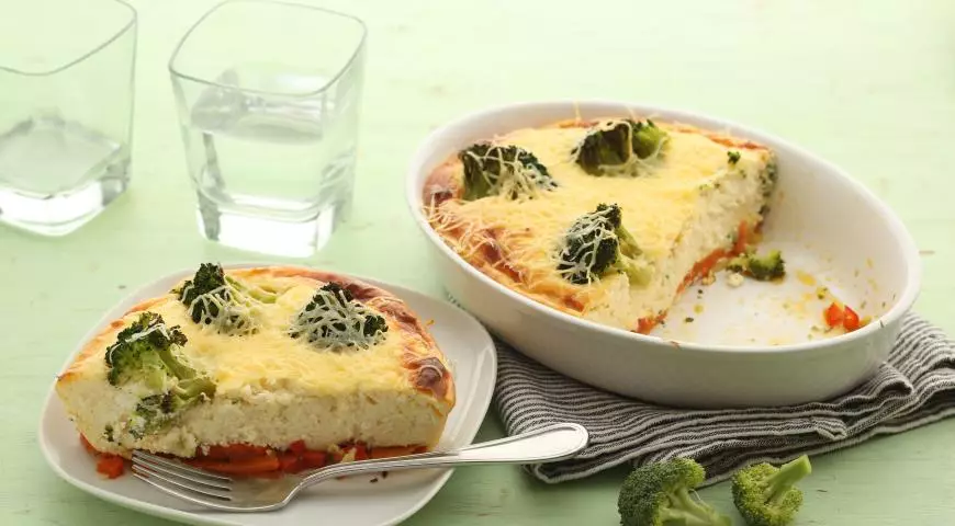 Curd casserole nrog zaub