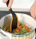 Foto de stock Receita de cocción: sopa de cogomelos con lentellas, paso número 5