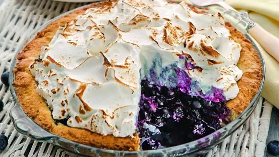 Tarta gorringoak blueberries eta meringue, pausoz pauso argazkiekin