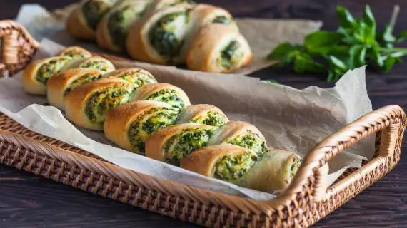 Rolls met courgchi en spinasie, stap-vir-stap resep met foto's