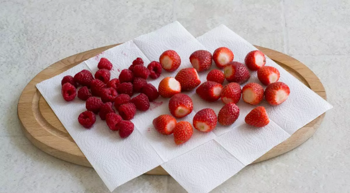 Kook mascarpone ja maasikaga, valmistage ette maasikaid