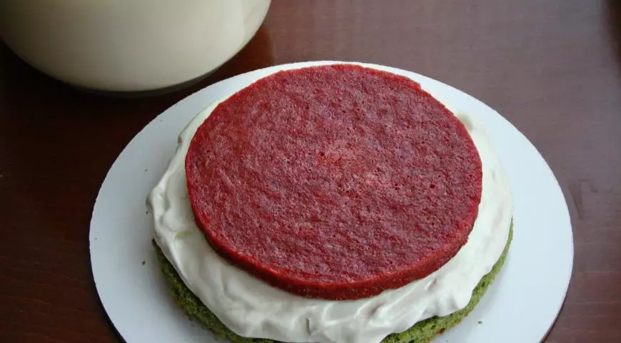 Assembly of Pistachio-Strawberry Cake.