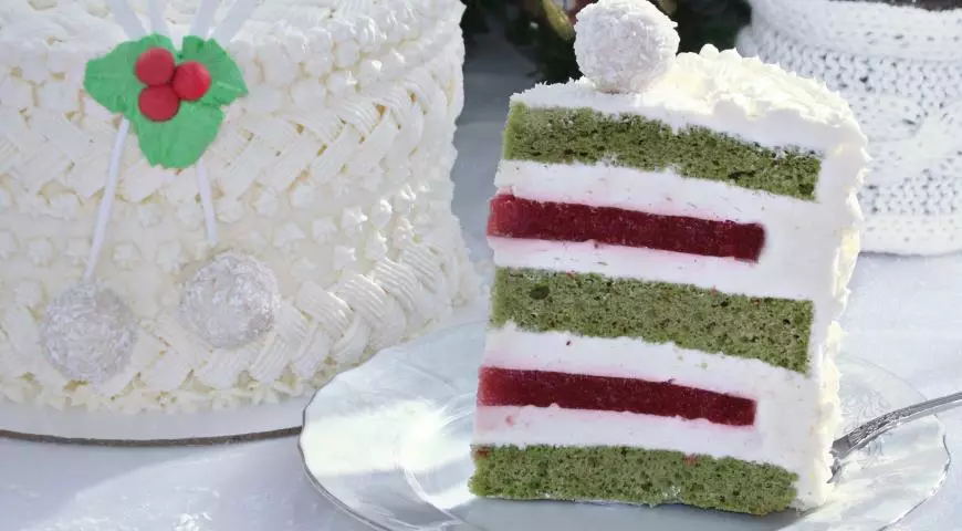 Multilayer Pistashkovo - Strawberry Cake