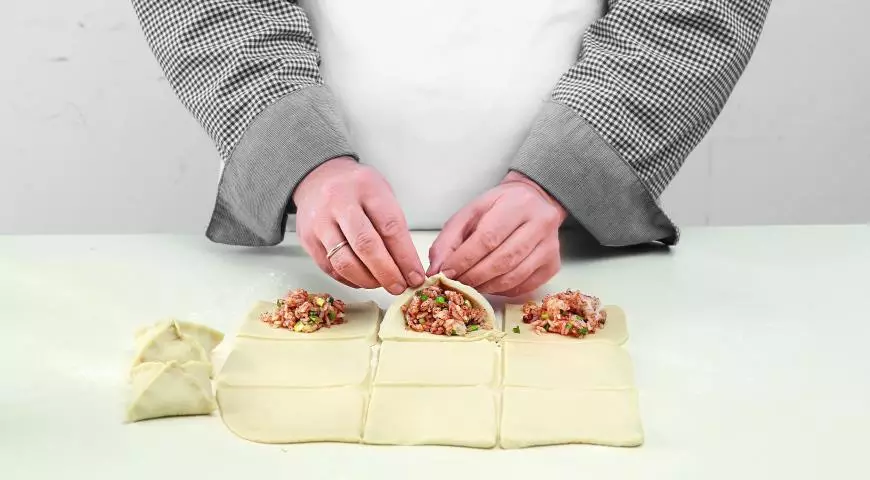 Foto de la preparación de una receta: pasteles fragantes con arroz, paso №4