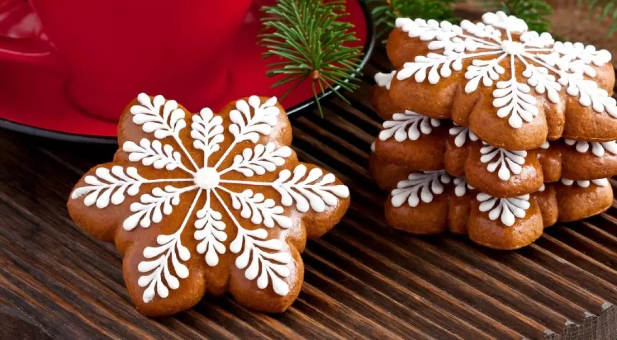 11 Amics d'un home de pa de gingebre o idees de decoració de galetes per al nou any en gastrom.ru 10901_7