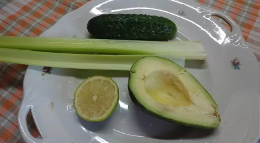 Frullato con avocado, preparare prodotti per frullati