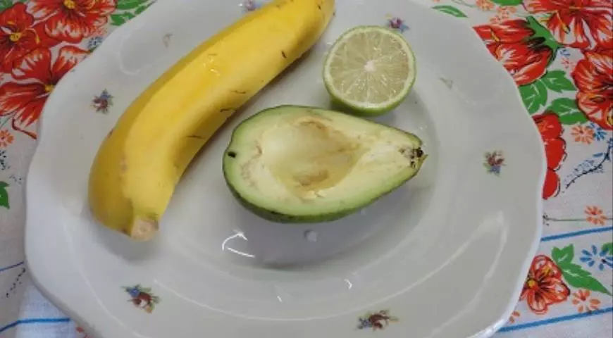 Frullato con avocado, preparare prodotti per frullati