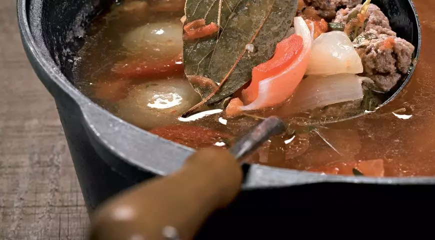 Sopa de albóndigas holandesas