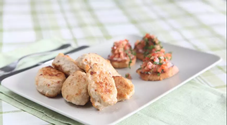 Chicken cutlets with bruschettes