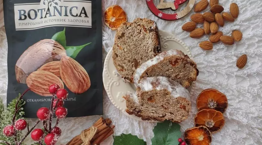 Gran abuelo con frutas y almendras secas.