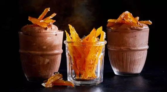 Chokolade mousse med orange kokke, trin-for-trin opskrift med fotos