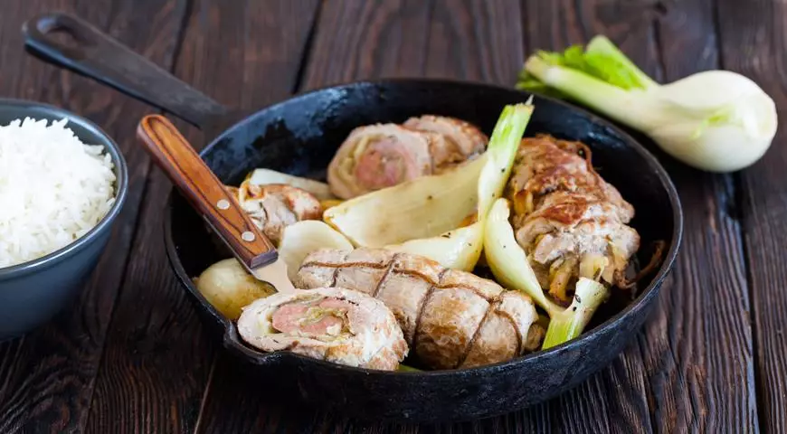 Carne di maiale con finocchio e aglio, ricetta passo-passo con le foto