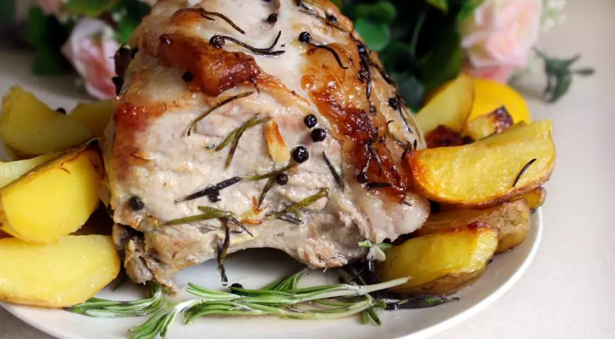 Núcleo de cerdo al horno en la marinada de Limón y Rosemary, receta paso a paso con fotos