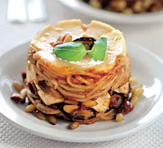 TimbleLELLIN saka spaghetti nganggo endhog lan kacang cedar 2