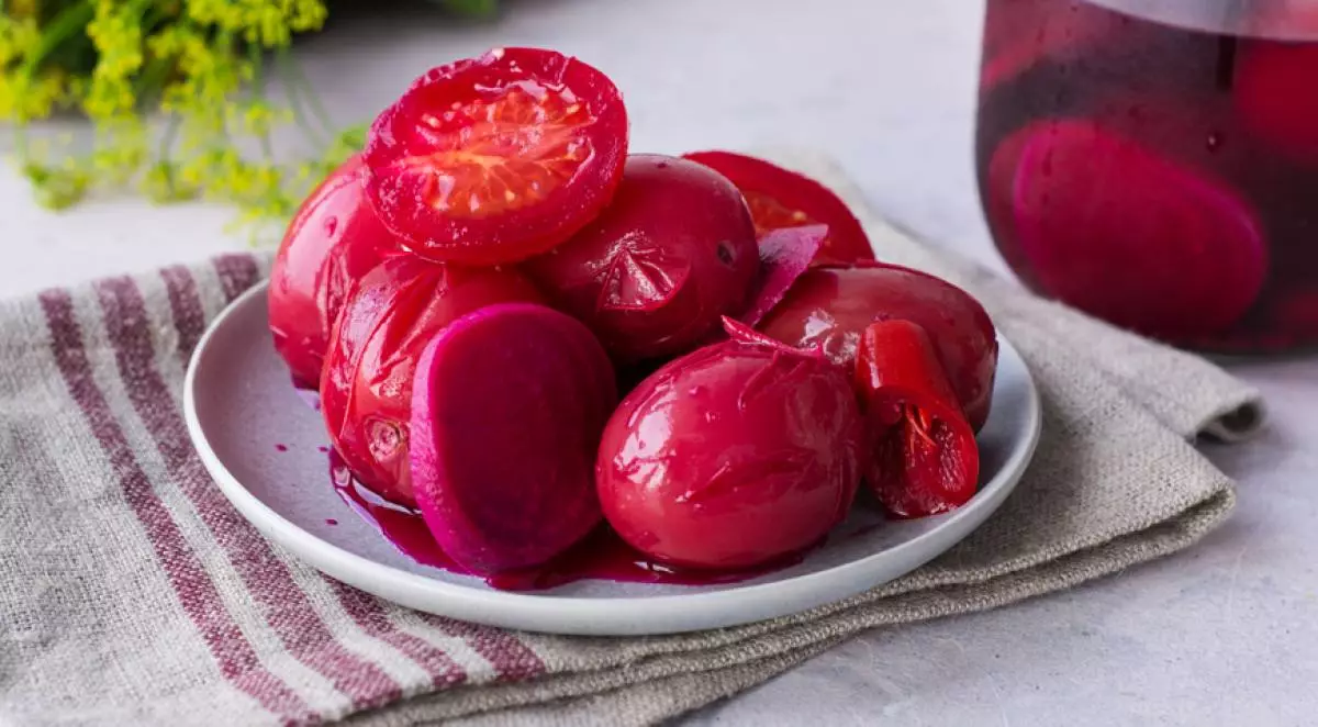 Tomato ndi beets nyengo yozizira, nacker