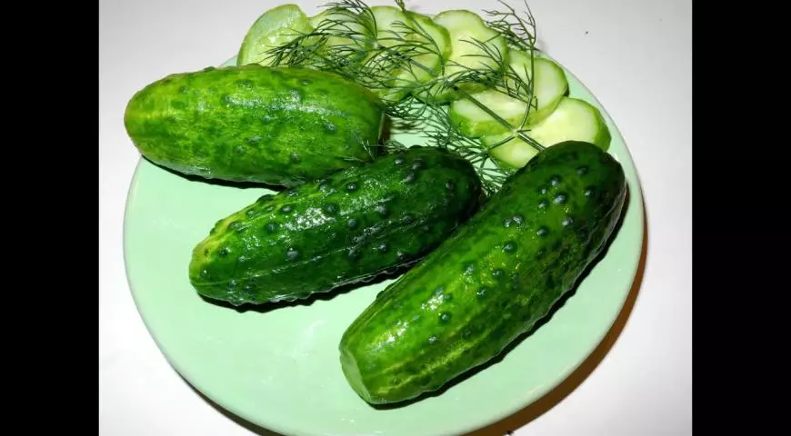 Magaan ang timbang na mga pipino mabilis recipe