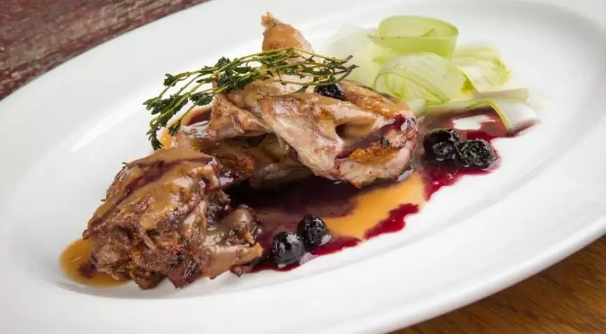 Estonian Quail cu coada de vițel