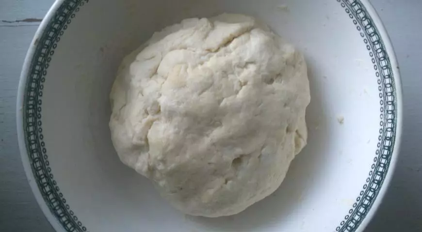 Foto de stock Receita de cocción: bolo con bayas e froitas en souffle de crema agria, paso número 3