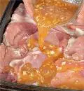 Photo de la préparation d'une recette: côtelettes de porc avec nectarines, étape numéro 2