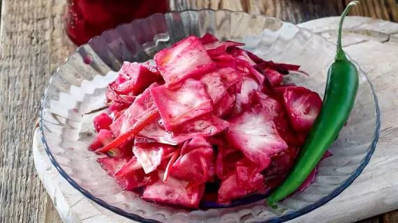 Marinated hvítkál í Guriy, skref-fyrir-skref uppskrift með myndum