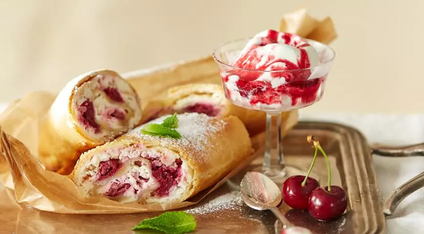 Strudel com queijo cottage e doce