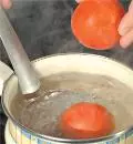 Foto e recetës: ngjit me domate, vezë dhe arra, numri i hapit 1
