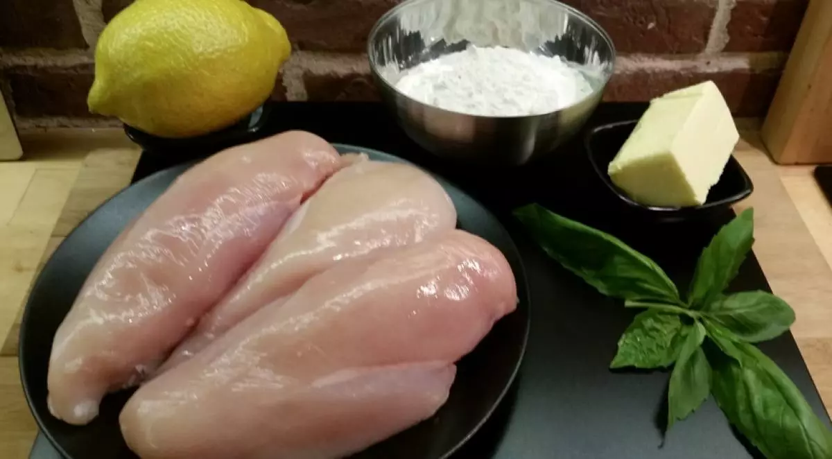 Foto příprava receptura: potěru z kuřecího filé s citronem a bazalkou, krok číslo 1
