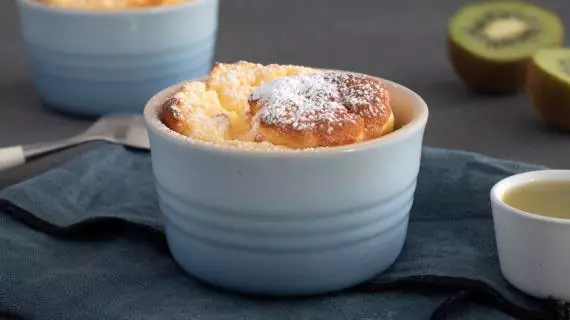 Curd souffle með hlaup frá Kiwi, skref fyrir skref uppskrift með myndum