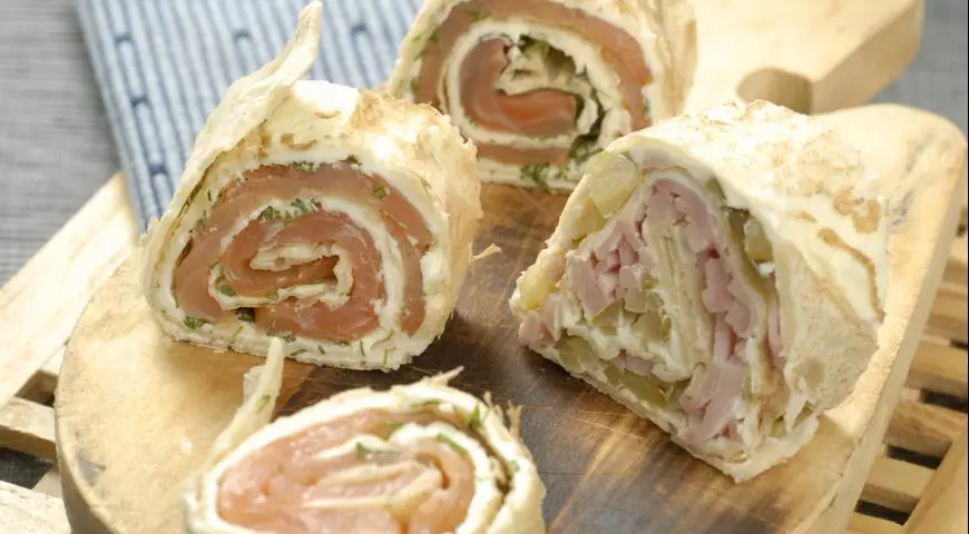 Roll of pita ine salmon