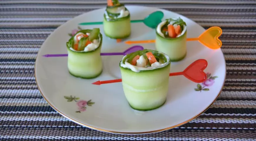 照片烹饪食谱：卷素食黄瓜，第5步一步