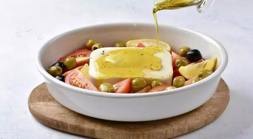 Foto av förberedelsen av receptet: Bakat feta med olivolja och honung, steg nummer 2