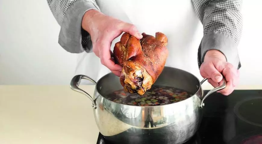 स्टॉक फोटो स्वयंपाक रेसिपी: स्टीयरिंग व्हील आणि सॉसेजसह बीन सूप, चरण क्रमांक 3