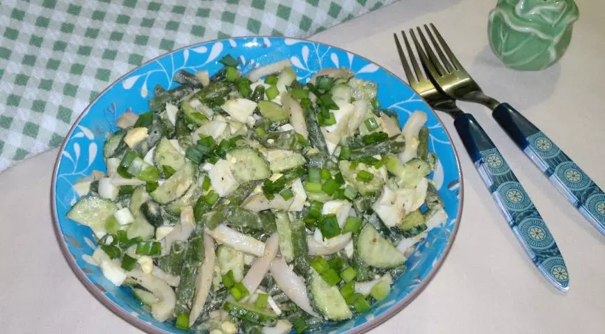 Salade hamwe na squid na podac