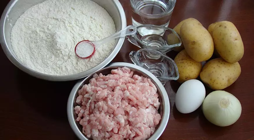 Stock Foto Kuizin Recipe: boulèt ak vyann ak pòmdetè, nimewo etap 1