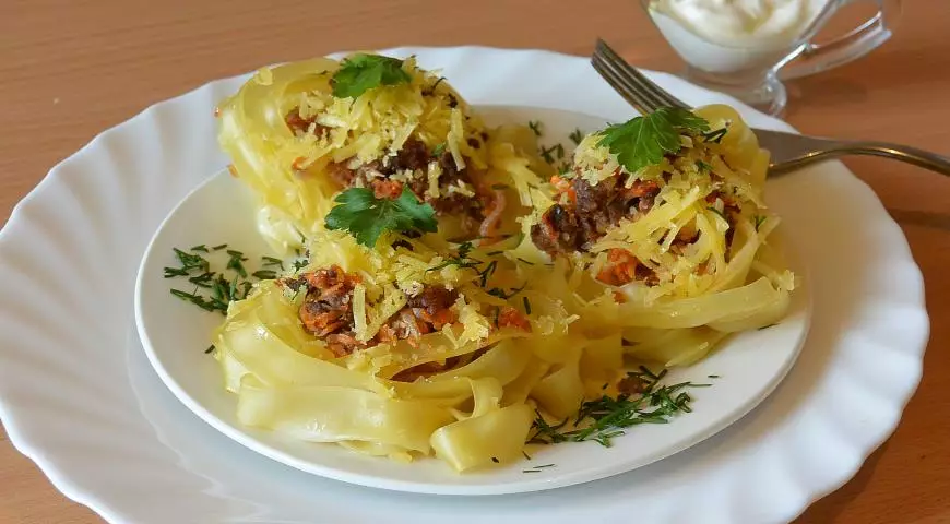 Voorraad Foto kook resep: fettuccini met kaas en gemaalde vleis, stap nommer 4