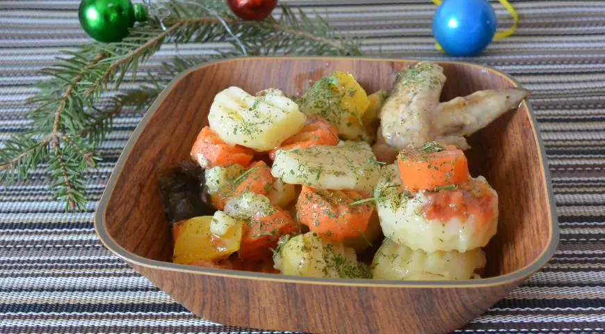 Stockfoto Koken recept: groente geassorteerd met paddestoelen en kippenvleugels, stap №4