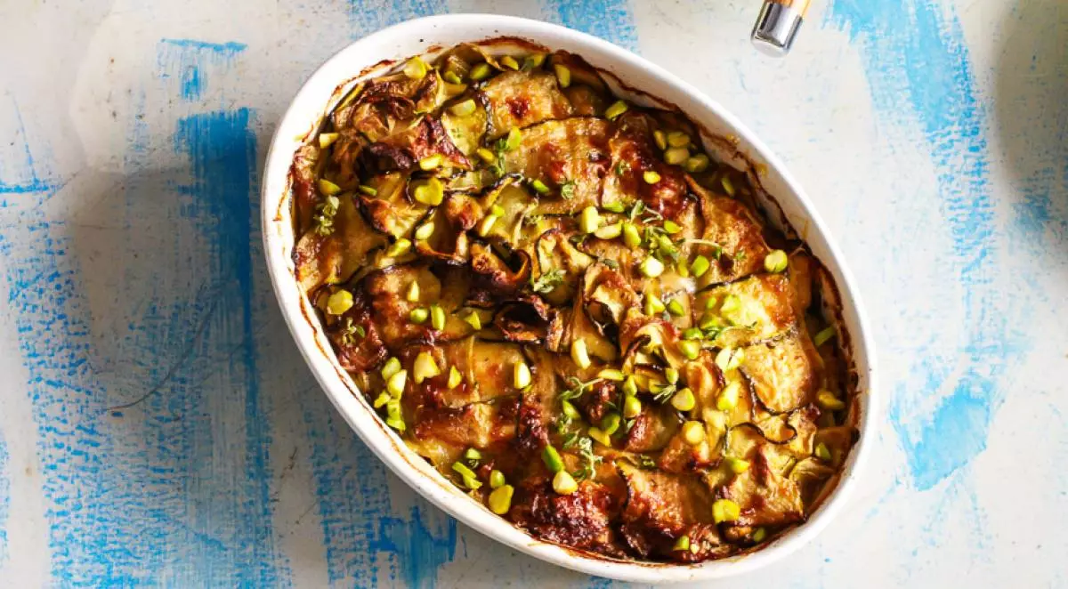 Groot van jong courgette, ham en gerookte kaas, stap-vir-stap resep met foto's