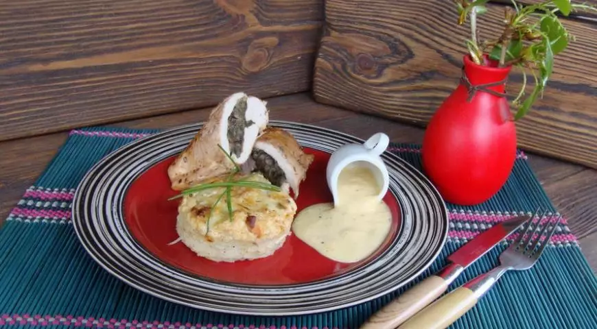 Cutlet A LA "Cordon Blo" mat Champignon Dauxel a Kartoffel Grafin, Schrëtt-Bype Rezept mat Fotoen