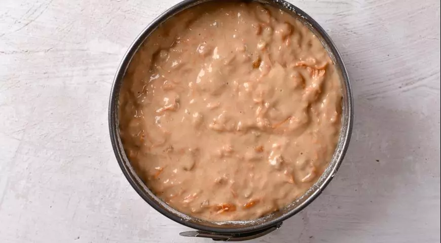 Foto Foto La ricetta della cucina: torta di carota con essiccato e noci, numero 8