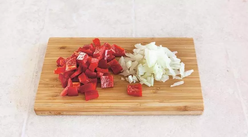 Photo Cooking Ricepe: Pilaw from Bulgur con pomodori e nudi in turco, passo numero 1