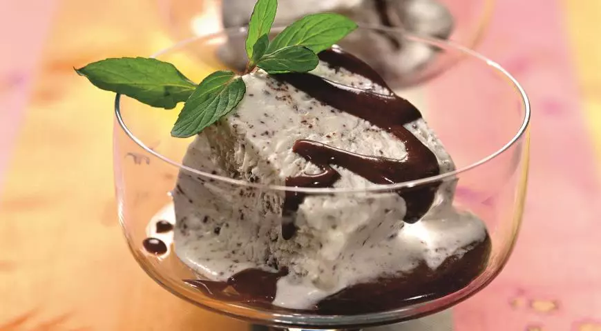 Semifredo de menta com chocolate