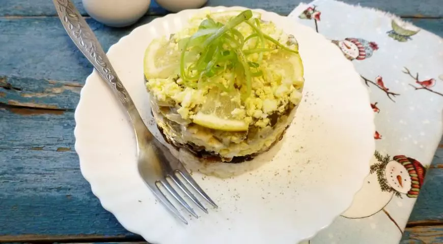Salate e nang le li-mushroom, raese le mapolanka a letsoai