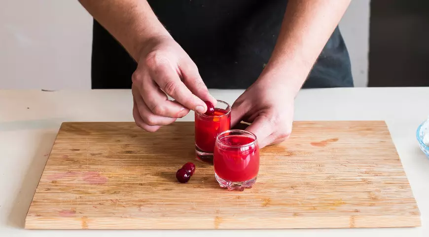 Stock foto Recepta de cuina: còctel i gelea de vodka, pas №4