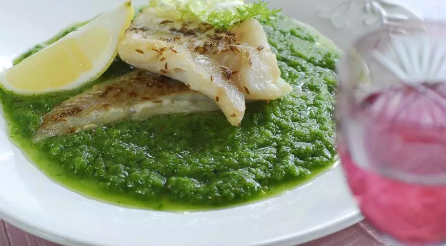 Cod Fillet hamwe na Gaspacho Sauce