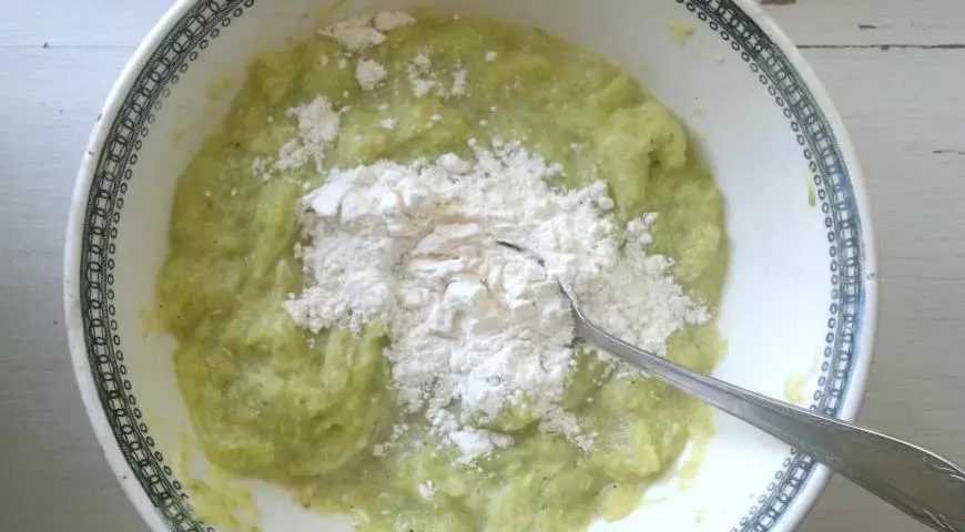 Foto kookrecept: beignets van courgette met zure roomsaus, stap nummer 4