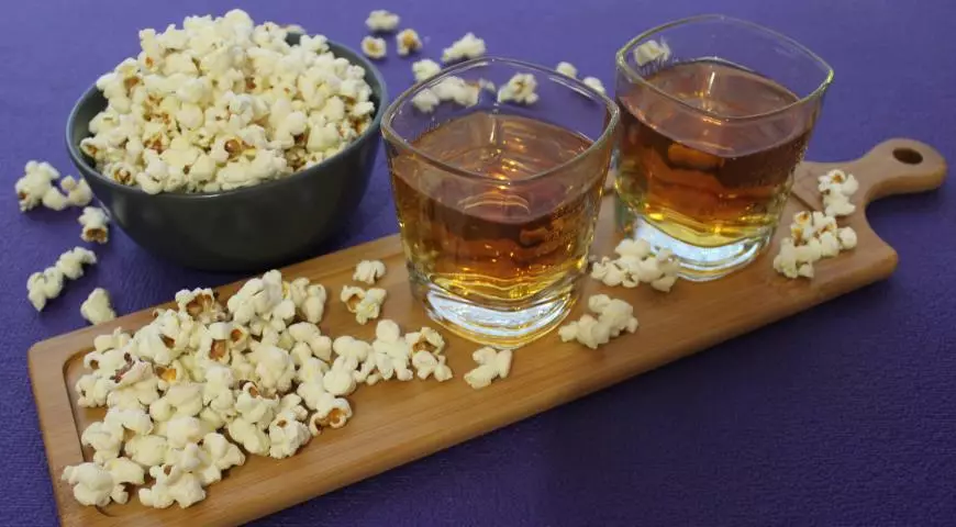 Popcorn: Und hier sind Heuschrecken, wie man Klassiker verwendet und wie man ungewöhnlich aus Hirse, Buchweizen oder Kartoffeln vorbereitet 11752_3