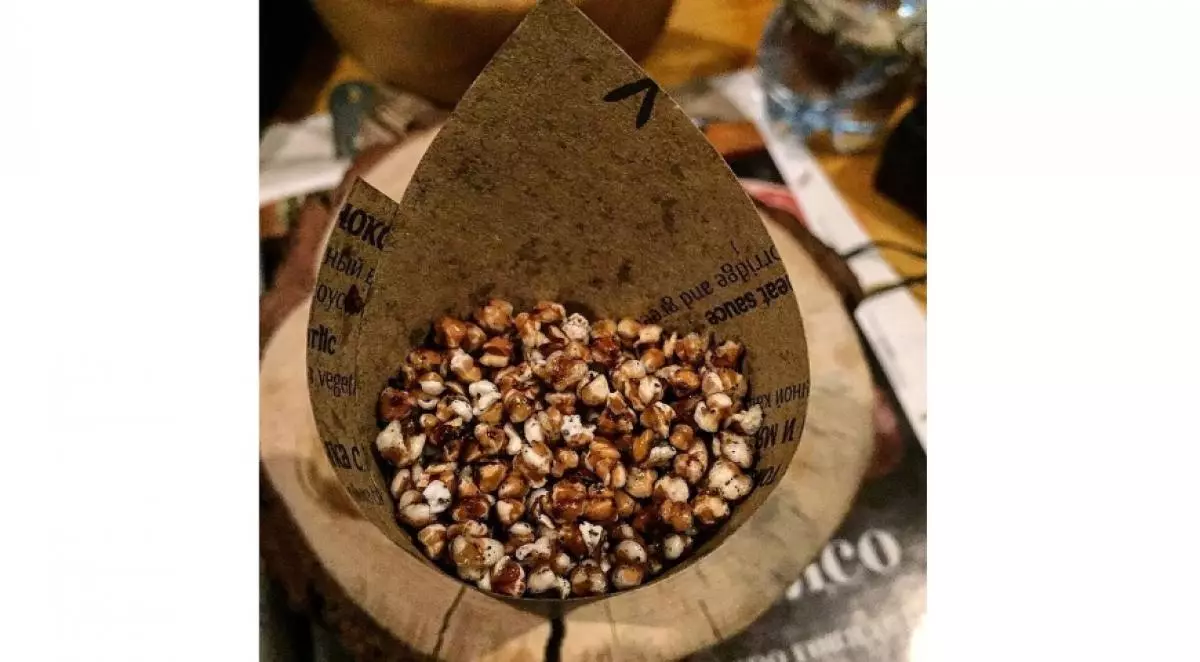 Popcorn: En hier is sprinkane, hoe om klassieke te gebruik en hoe om ongewoon uit te berei van gierstowwe, bokwiet of aartappels 11752_7