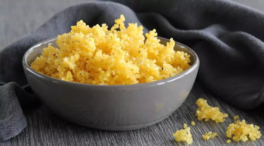 POPCORN: En hier zijn sprinkhanen, hoe te gebruiken klassiek en hoe u ongewoon van gierst, boekweit of aardappelen kunt bereiden 11752_8